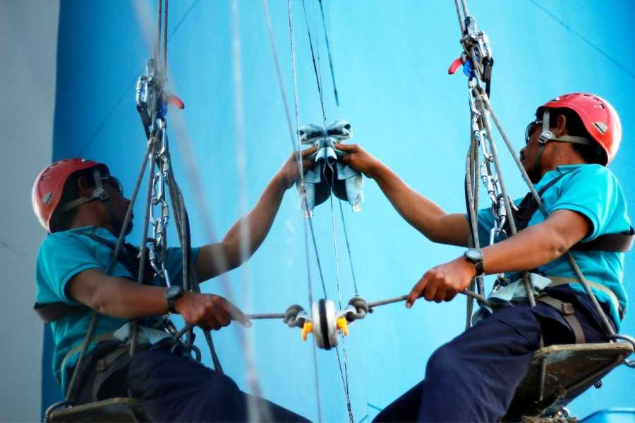 How to Clean a Worksite High Rise Building Properly?